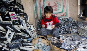 10 Shocking Photos: How Your Smartphones, Laptops Are Destroying The Planet