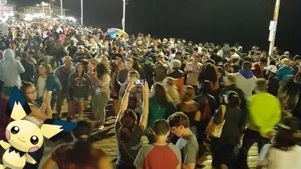 Astonishing video of crowds flocking to central park in Pokémon trance ...